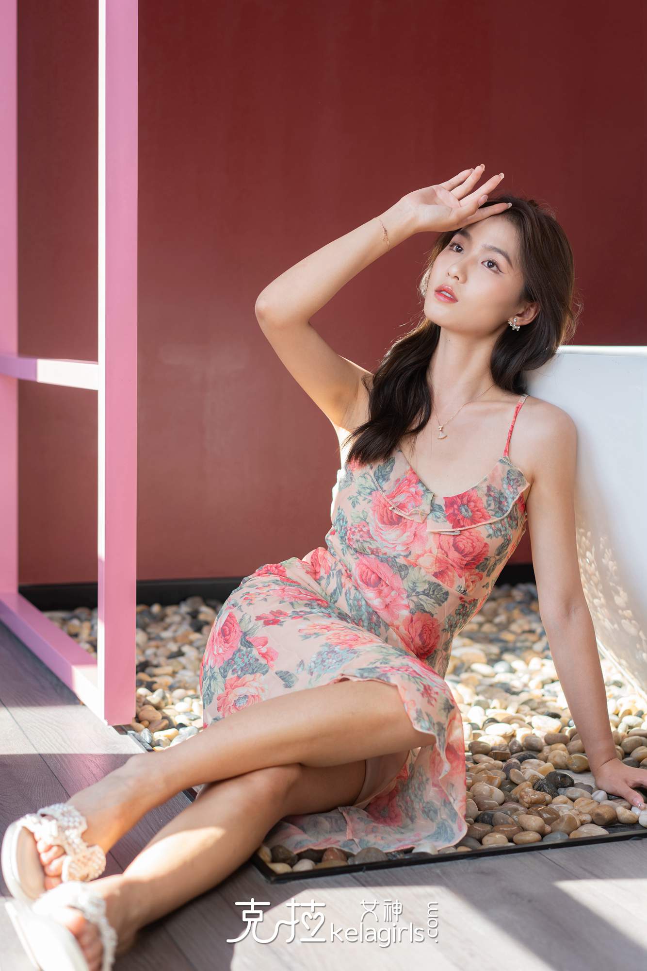 芷桐《午后晒足》-美女写真-高清美女图片-克拉女神美女图片官网